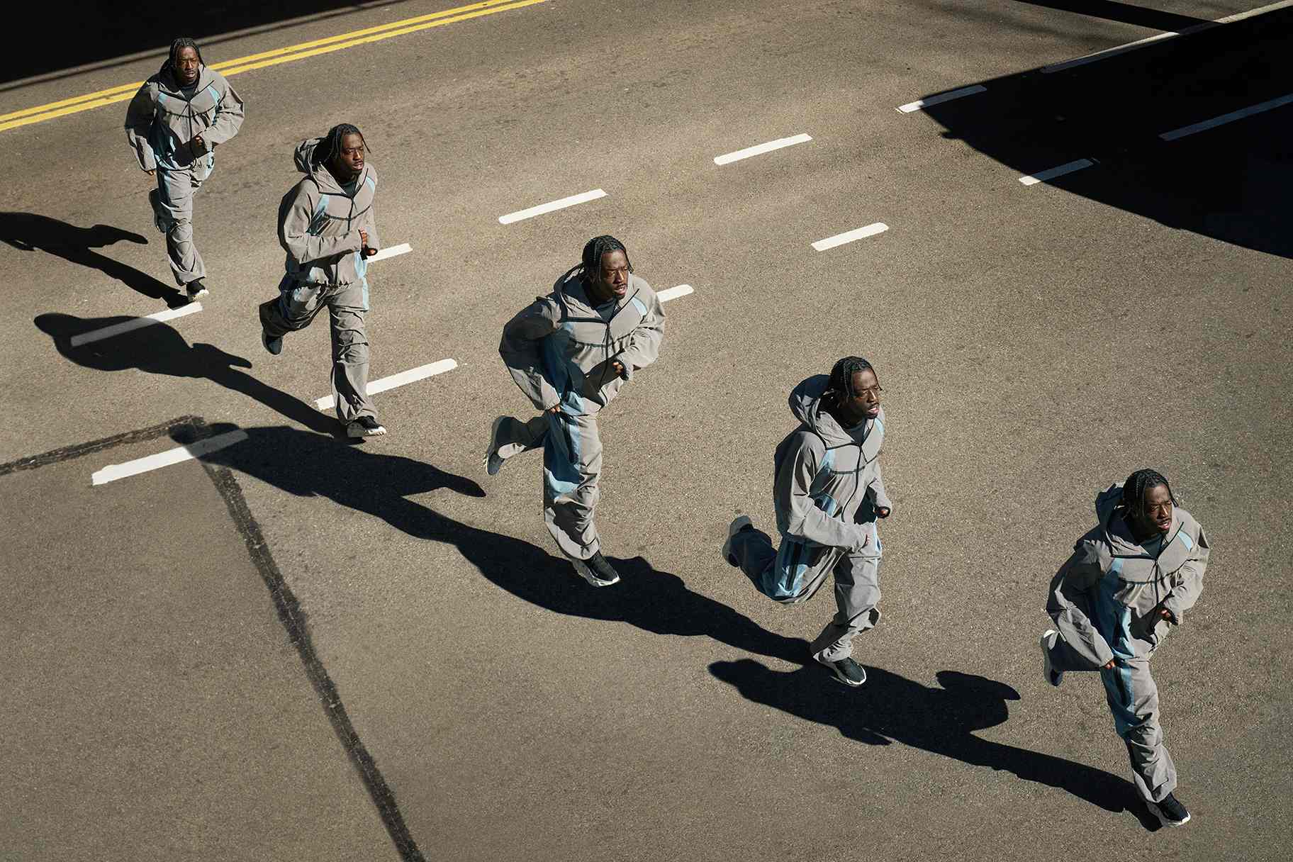 Jetzt neu: der Nike Ava Rover – der ultimative Schuh für die Stadt. Nike BE